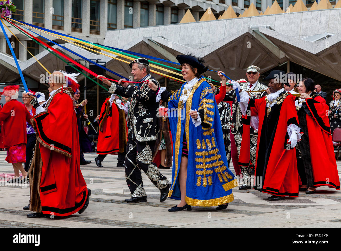 London Mayors and Pearly Kings & Queens Take Part In A Traditional ...
