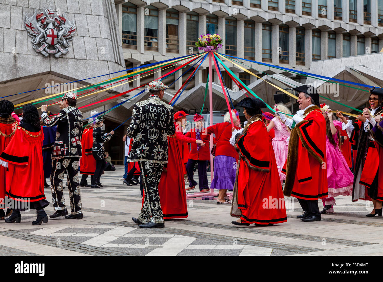 London Mayors and Pearly Kings & Queens Take Part In A Traditional ...