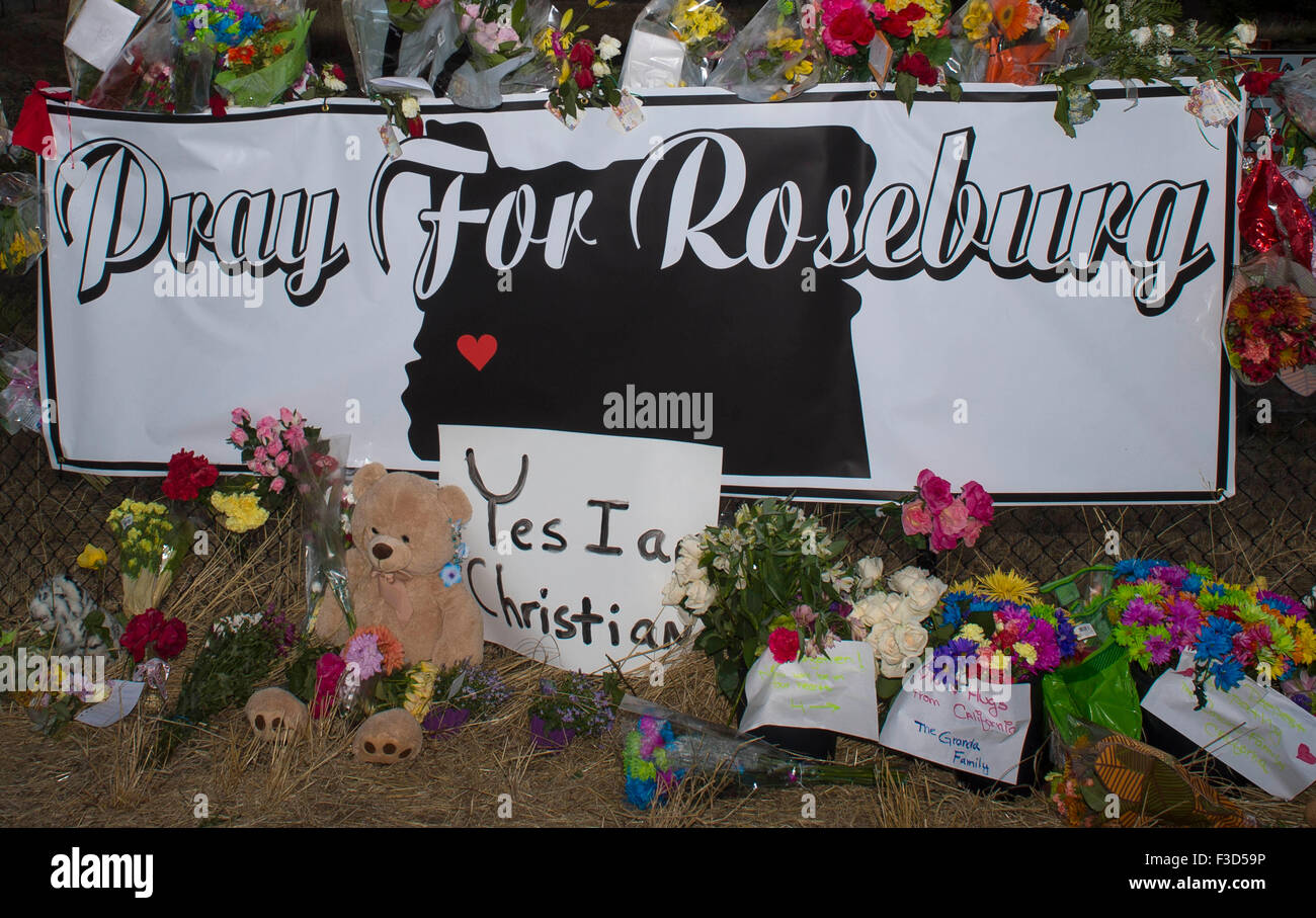 Roseburg, Oregon, USA. 5th Oct, 2015. Flowers and cards mark a memorial ...