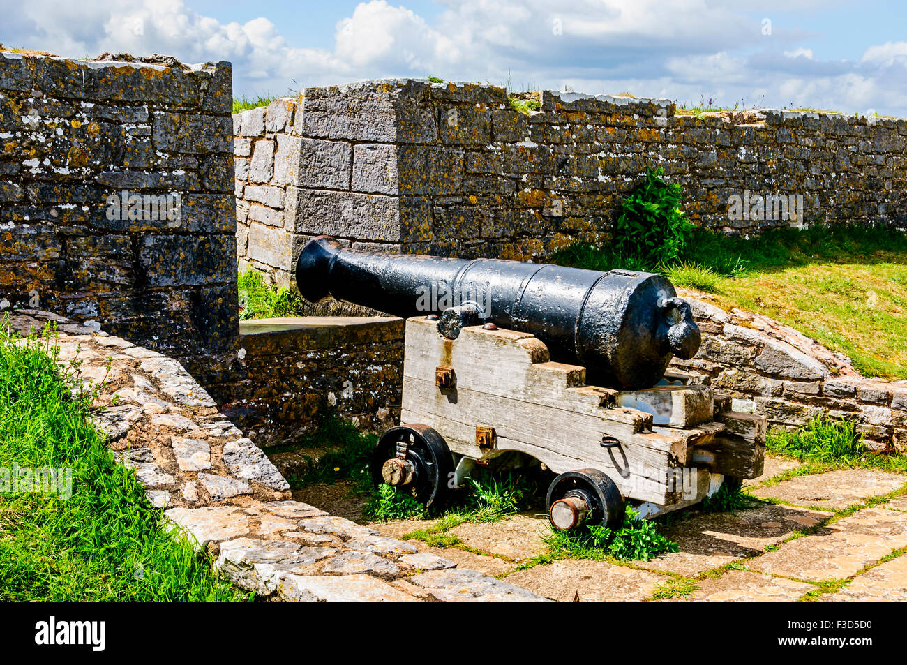 Brixham cannon hi-res stock photography and images - Alamy