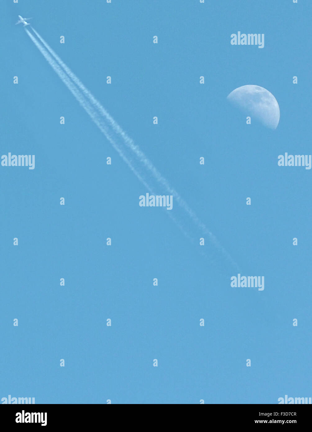 Jet and moon hi-res stock photography and images - Alamy