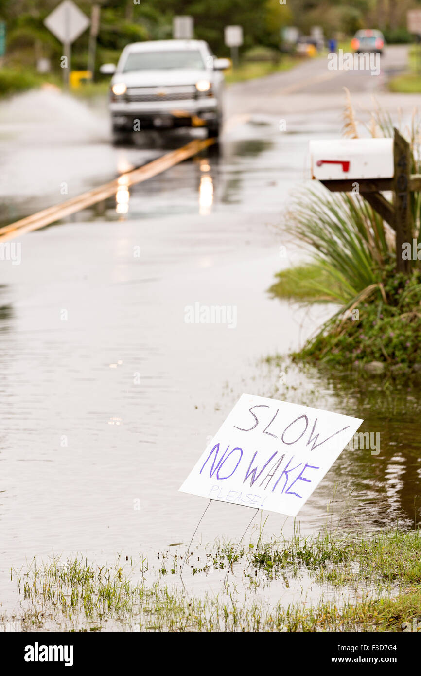 No Wake Sign High Resolution Stock Photography and Images - Alamy
