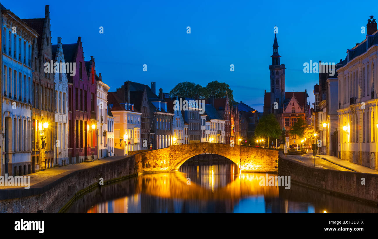 Bruges by night hi-res stock photography and images - Alamy