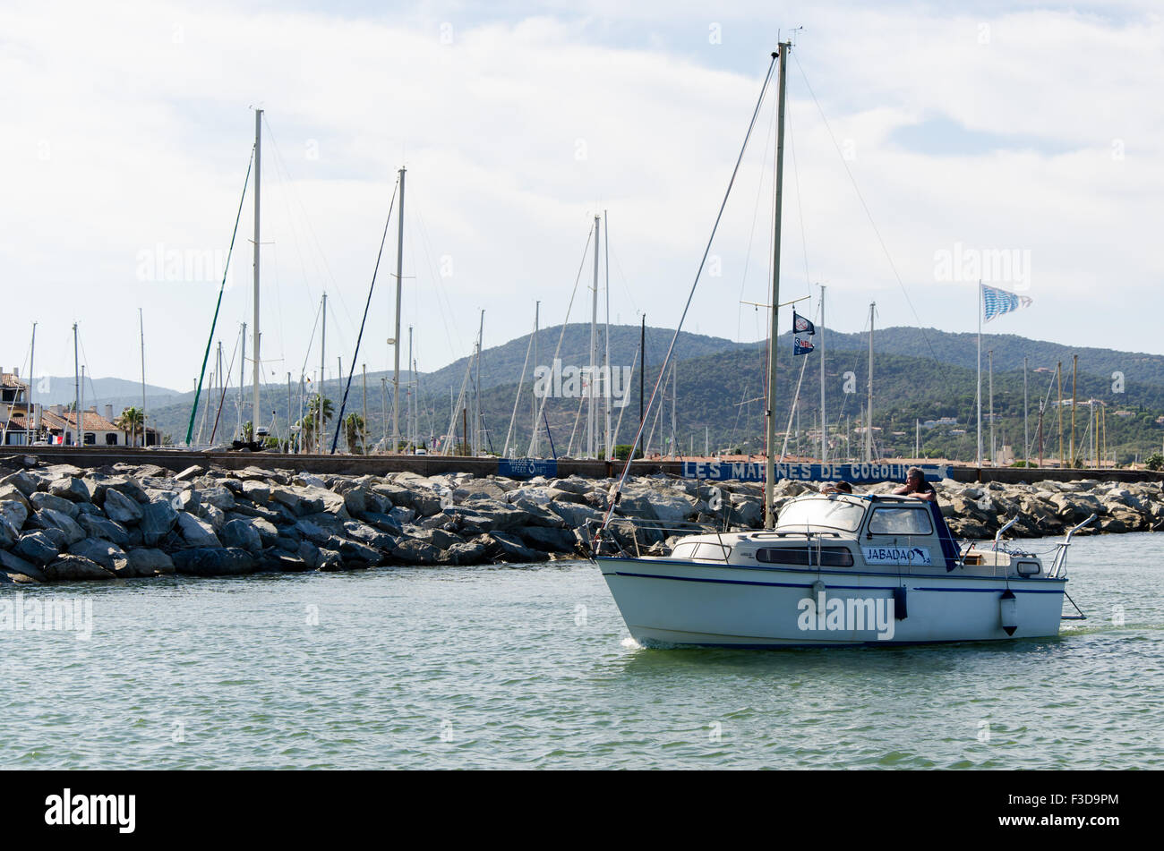 Big boat on the horizon hi-res stock photography and images - Alamy