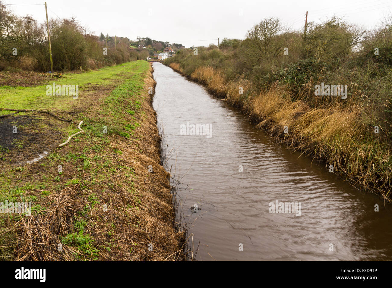 Channel drain hi-res stock photography and images - Alamy