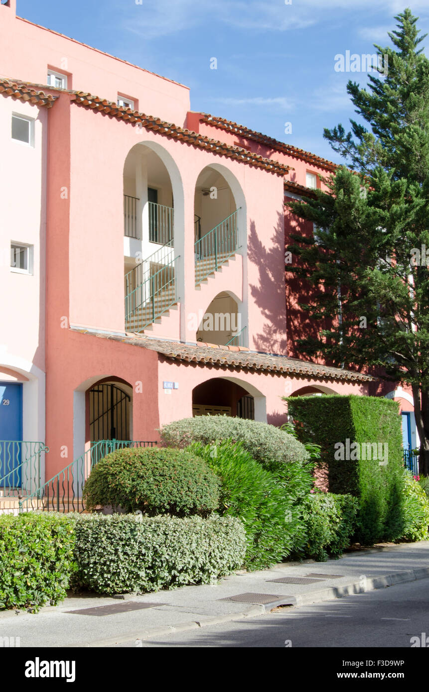 Exterior a pink brick building hi-res stock photography and images - Alamy