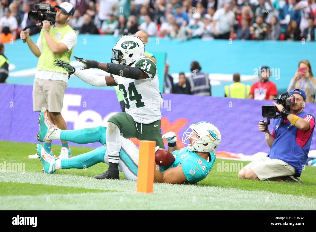 October 4, 2015: New York Jets Player Jerald Sowell and Miami Dolphins ...