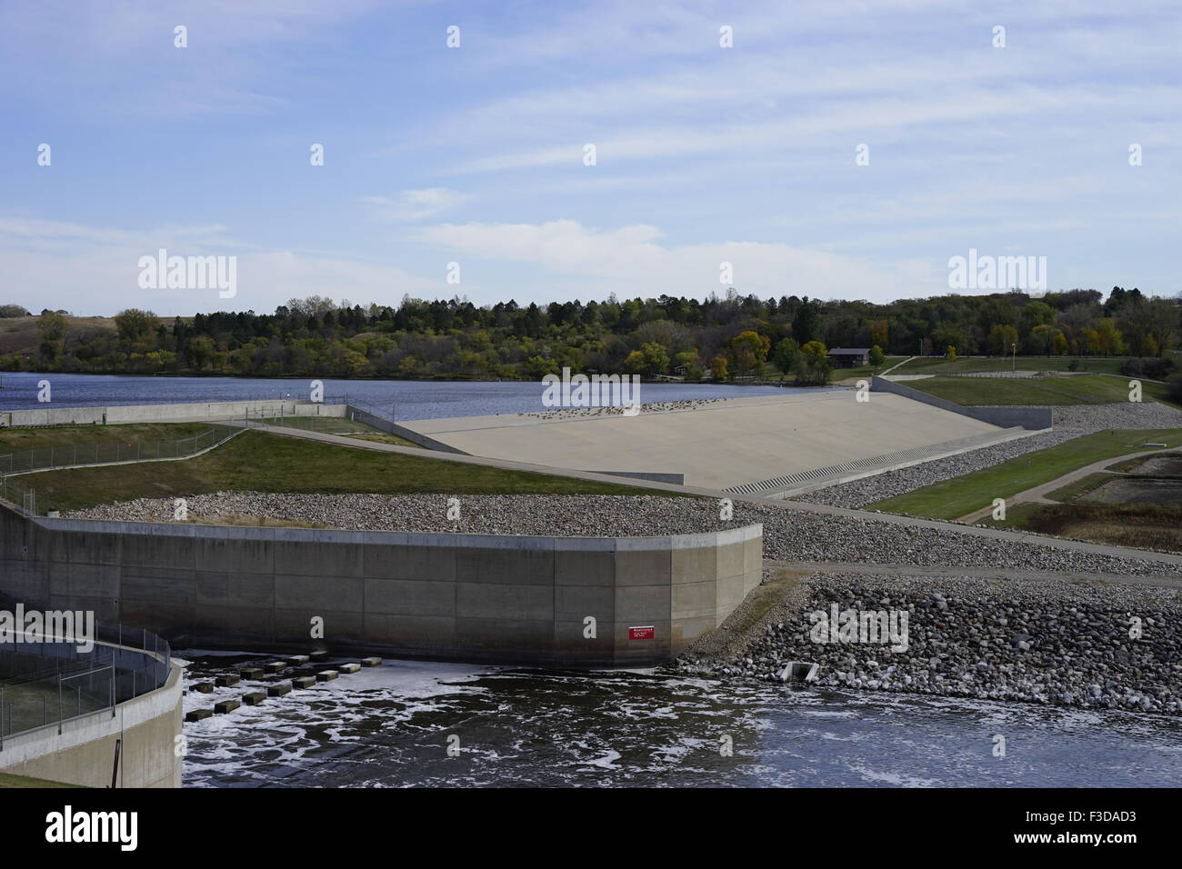 Dam reservoir hi-res stock photography and images - Alamy