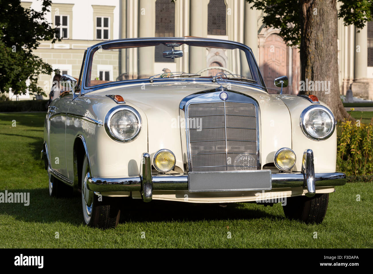 Mercedes-Benz vintage car Stock Photo - Alamy