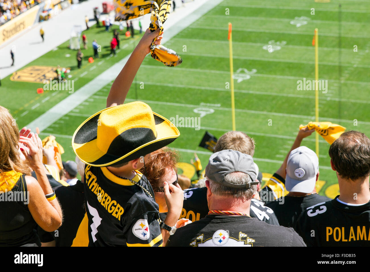 American football fans culture hi-res stock photography and images - Alamy