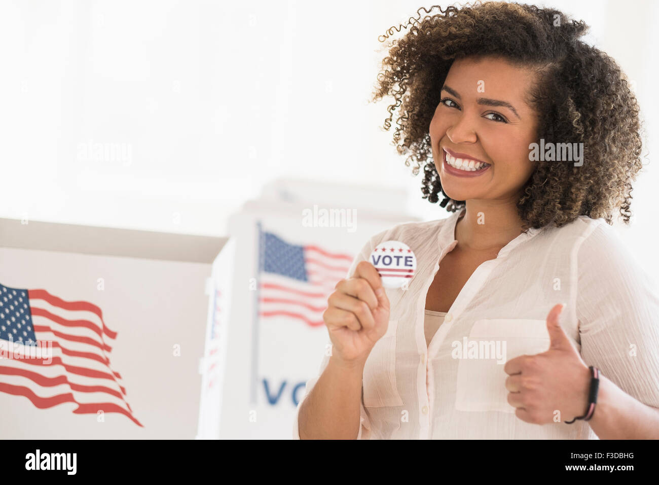 Woman voting hi-res stock photography and images - Alamy
