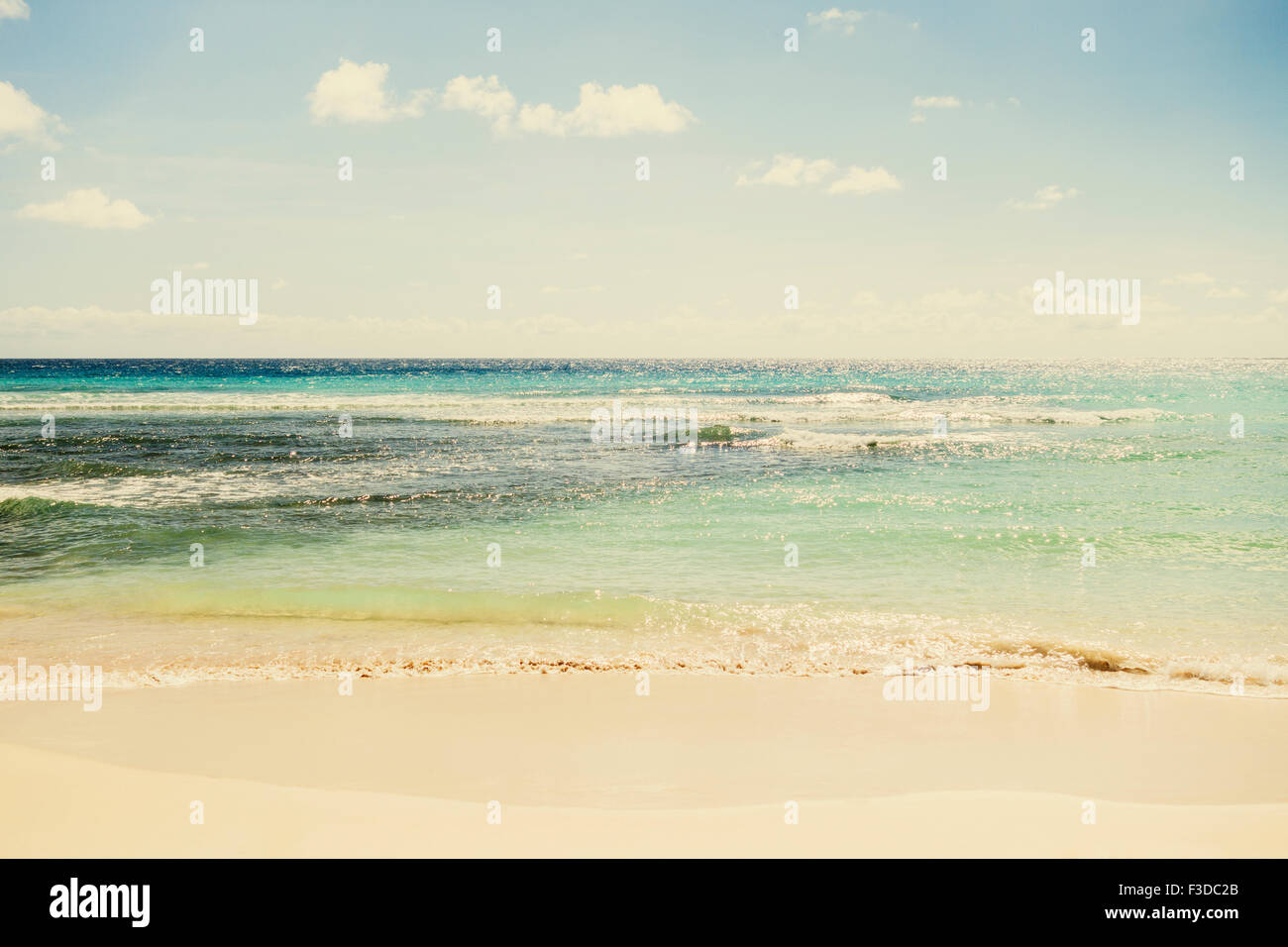 Beach with waves hi-res stock photography and images - Alamy