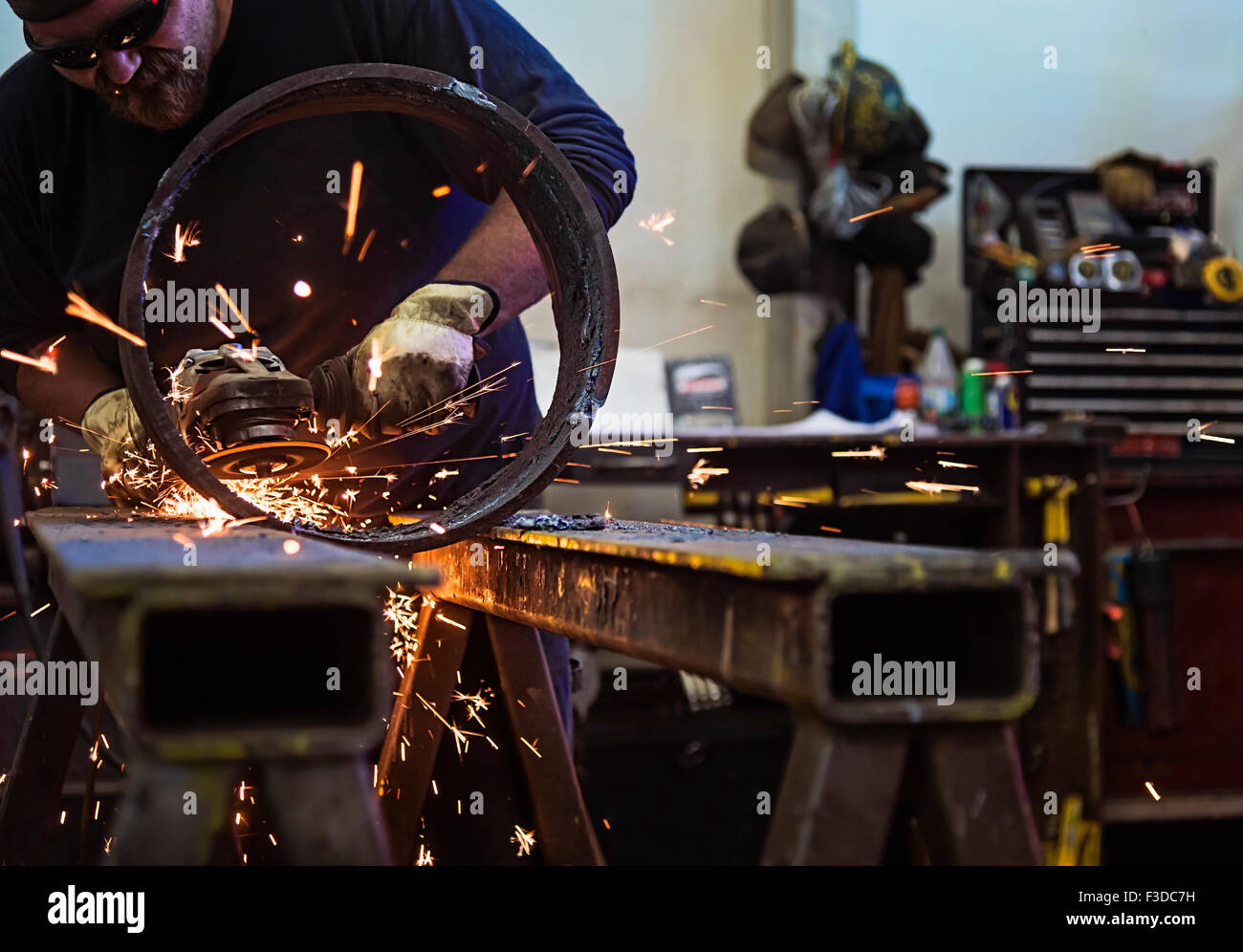 Welder working in workshop hi-res stock photography and images - Alamy
