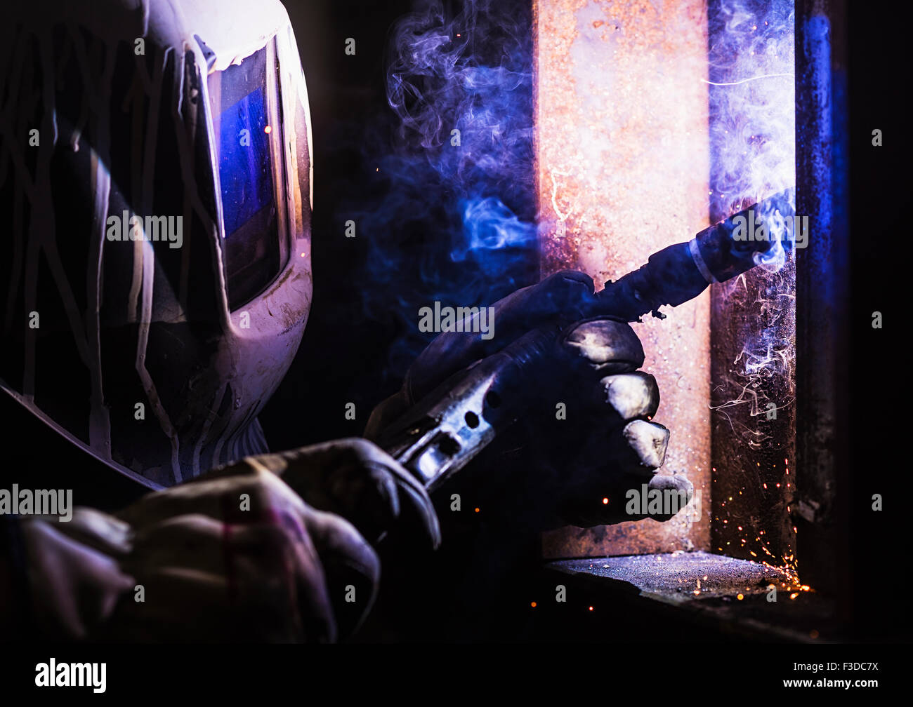 Welder in welding mask working hi-res stock photography and images - Alamy