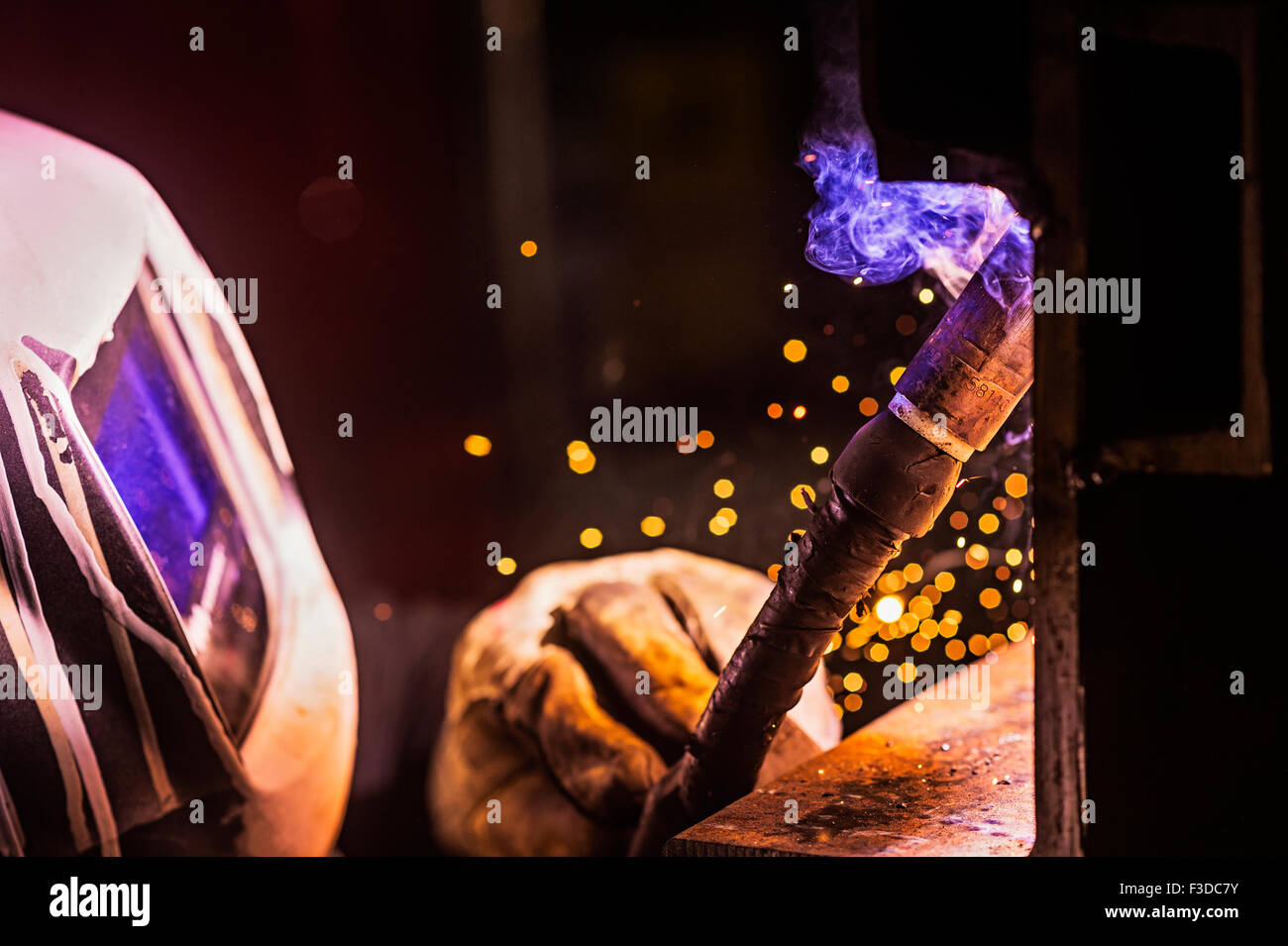Welding mask hi-res stock photography and images - Alamy