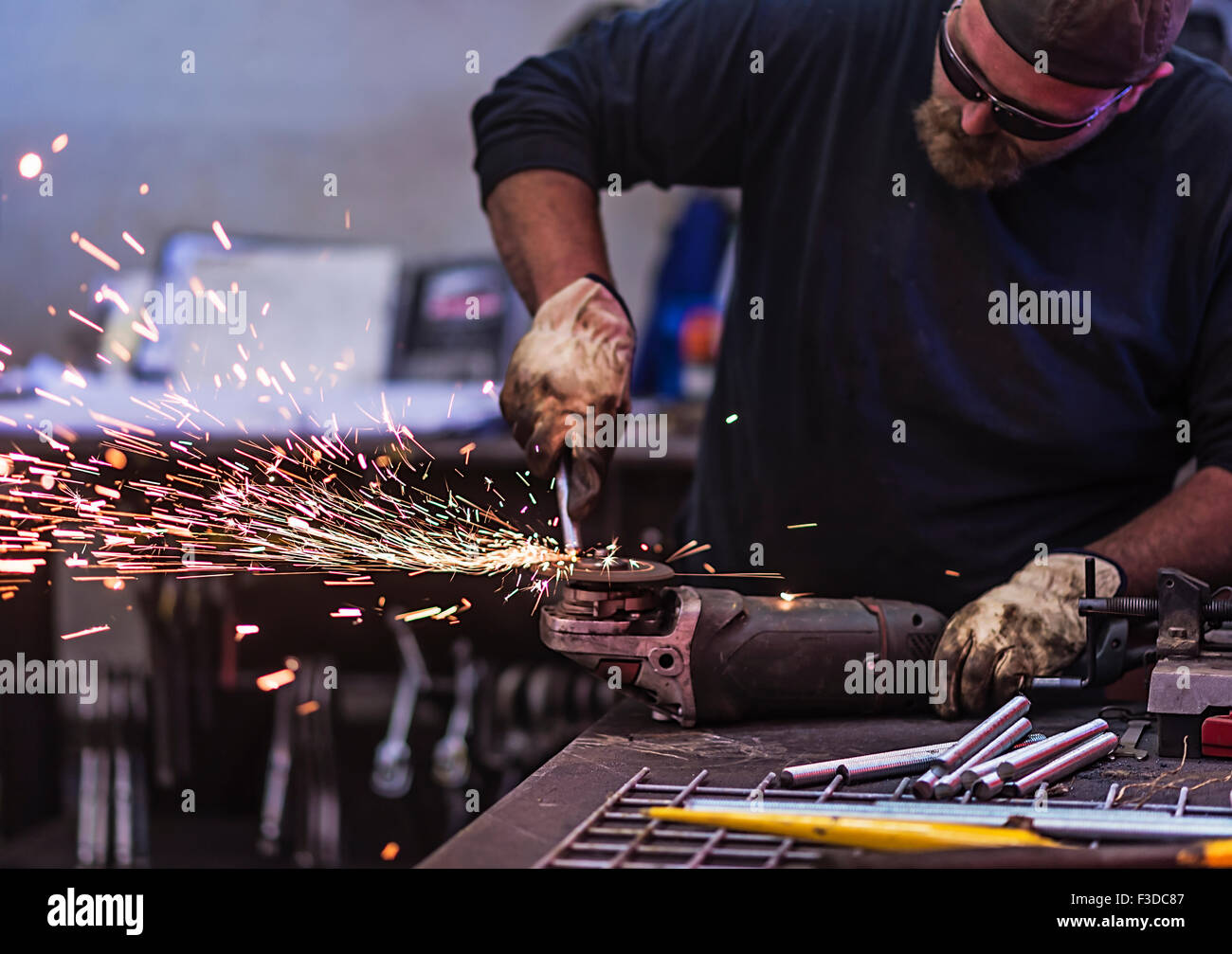 Man work circular saw on hi-res stock photography and images - Alamy