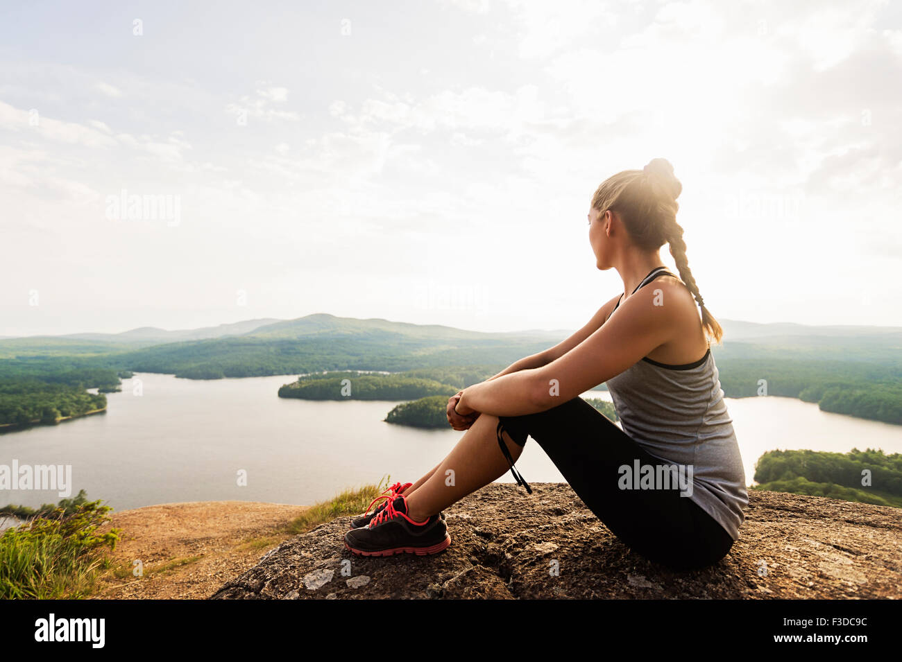 Female hiker looking view hi-res stock photography and images - Alamy