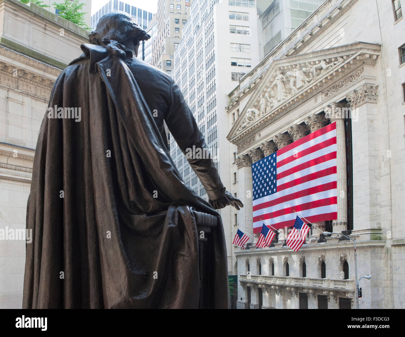 Monument of George Washington in Federal Hall Stock Photo - Alamy