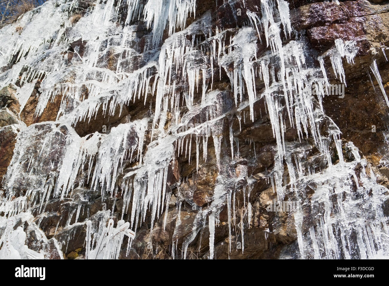 Frozen waterfall hi-res stock photography and images - Alamy