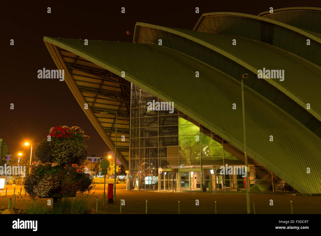 Clyde auditorium during lunar eclipse ,Glasgow,Scotland,UK Stock Photo ...
