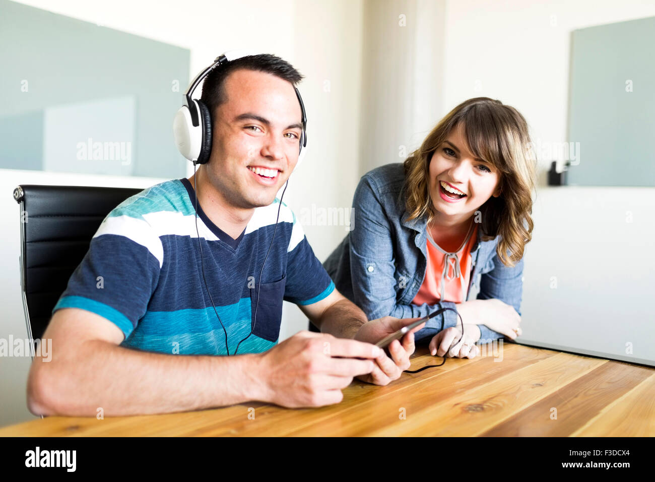 Office workers hi-res stock photography and images - Alamy