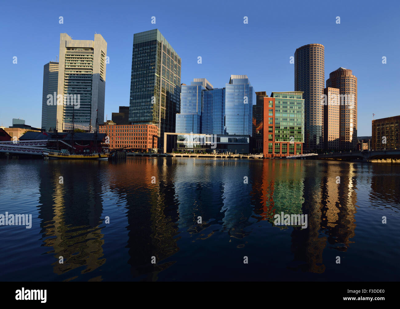 Fort point channel hi-res stock photography and images - Alamy