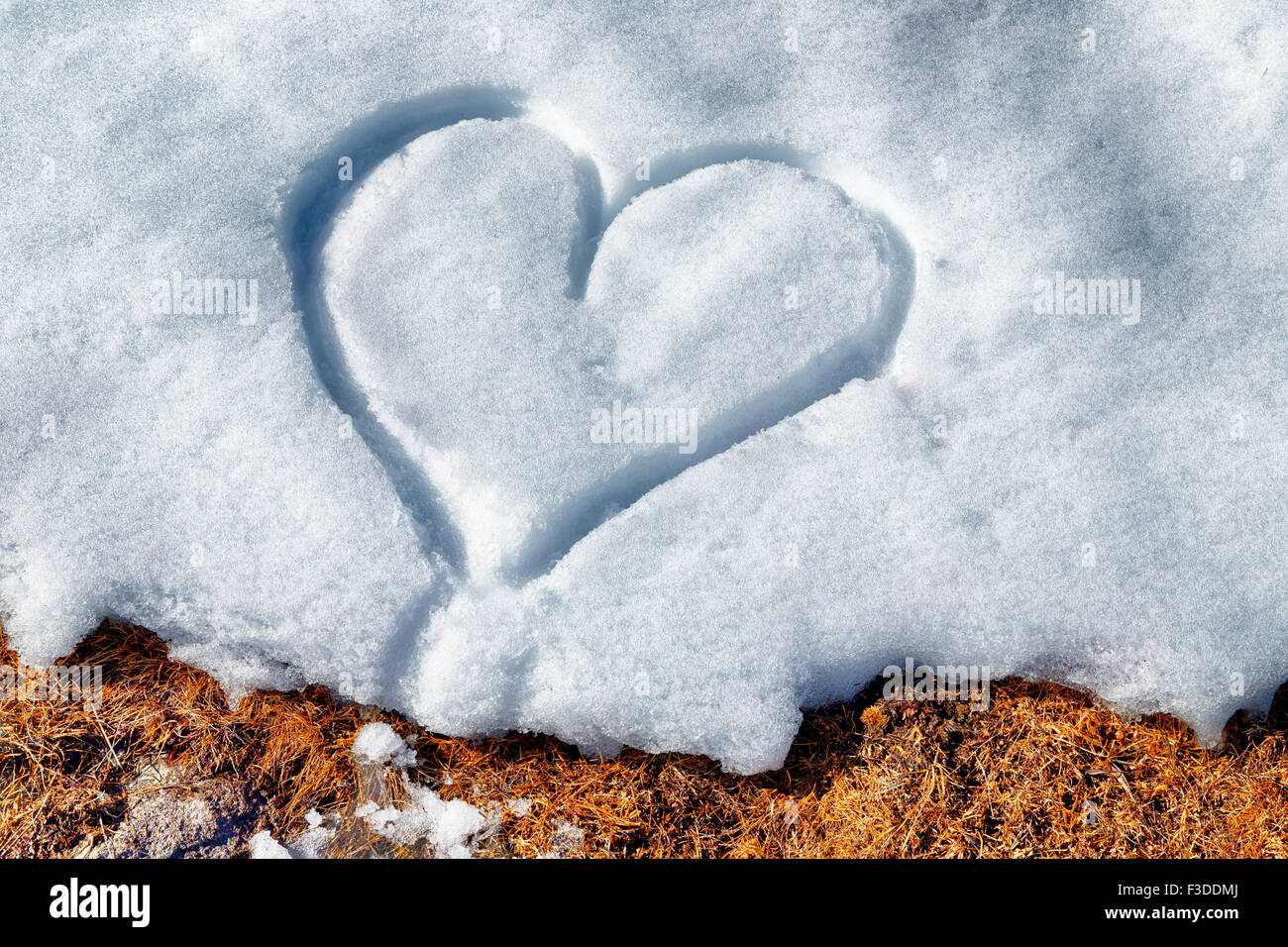A heart drawn by hand in the fresh snow Stock Photo - Alamy