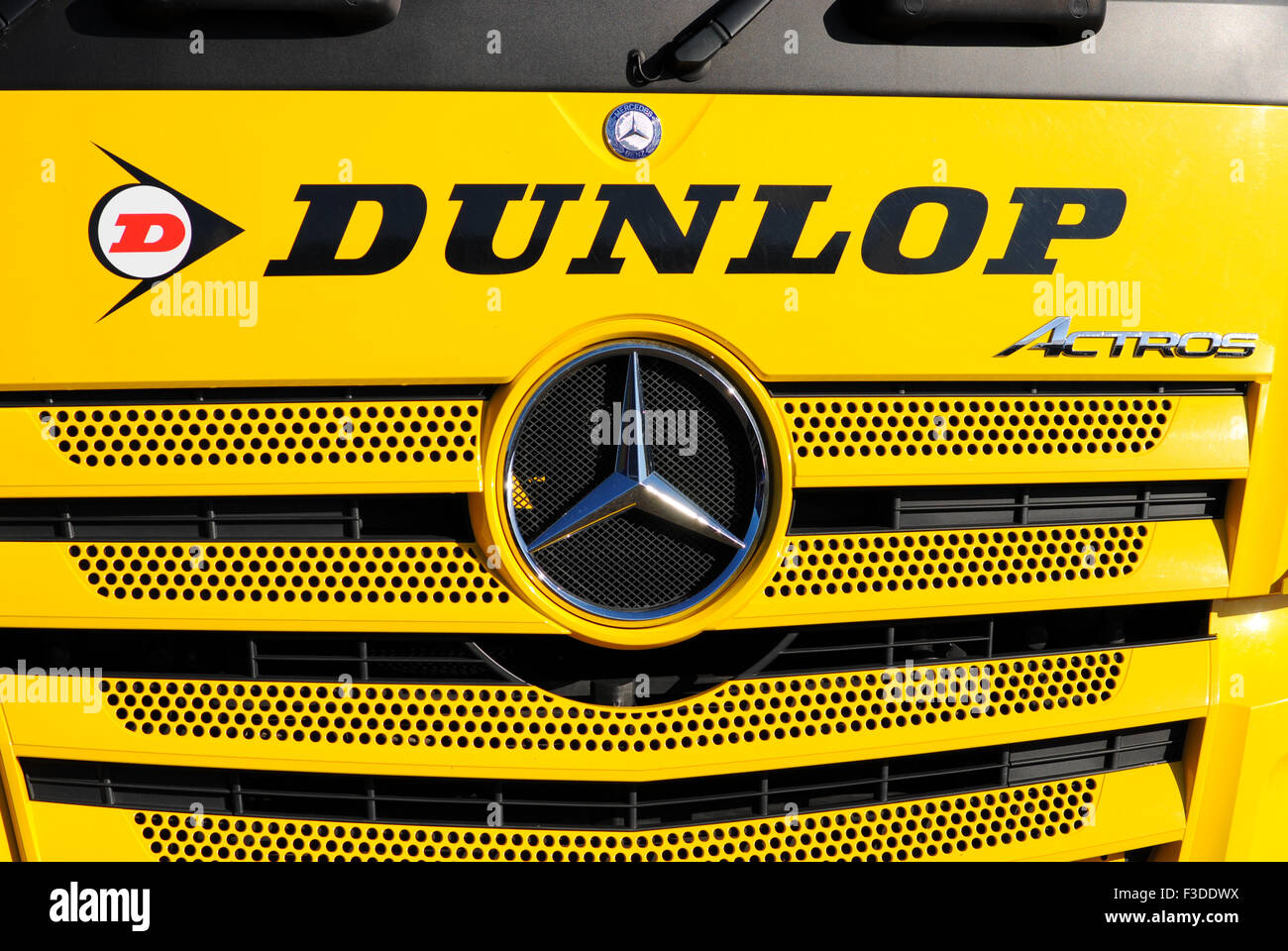 Dunlop logo hi-res stock photography and images - Alamy
