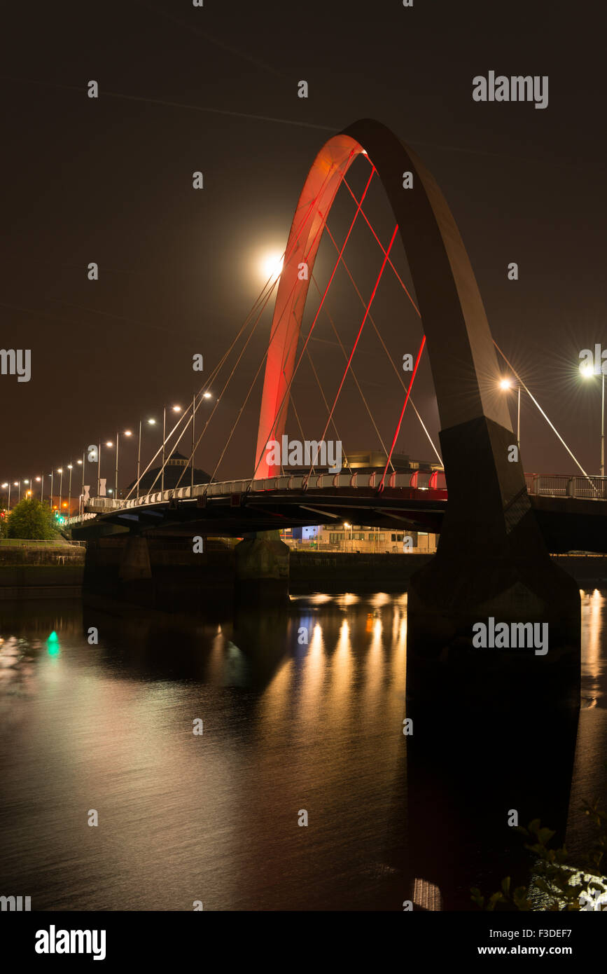Finnieston Arc crossing over Clyde river at night, red lighting,Glasgow ...