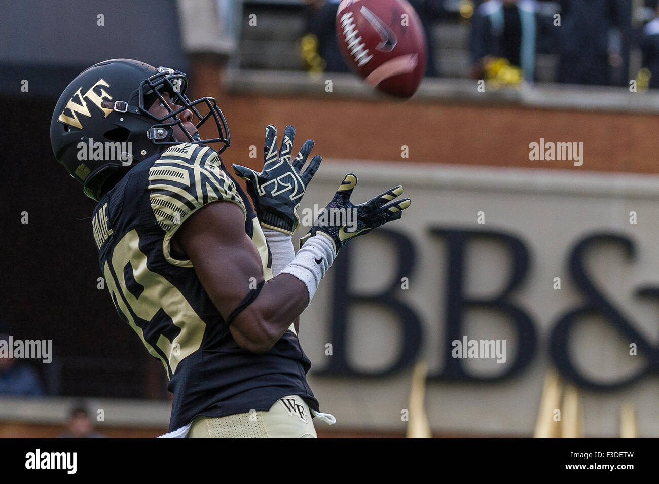 Winston-Salem, NC, USA. 2nd Oct, 2015. Wake Forest Demon Deacons wide receiver Chuck Wade #89 in ...