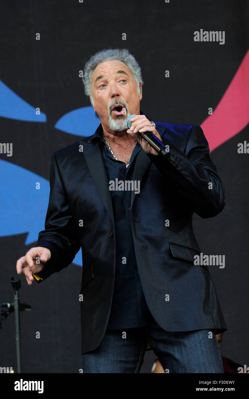 Tom Jones High Resolution Stock Photography and Images - Alamy