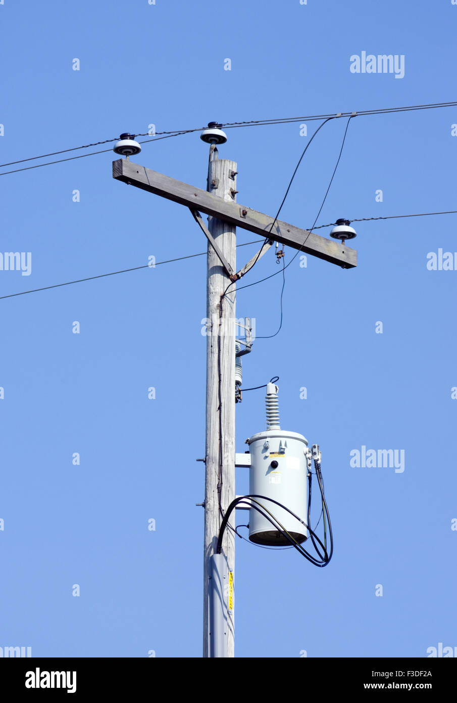 Overhead to underground connection point on electric transmission line ...