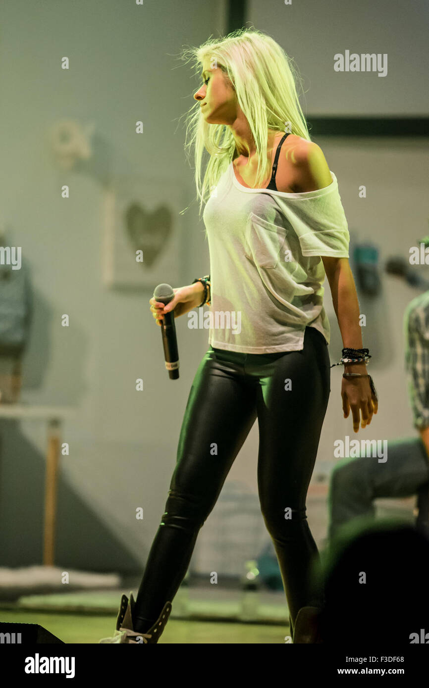 Royal Oak, Michigan, USA. 4th Oct, 2015. ANDIE CASE performing on the ...
