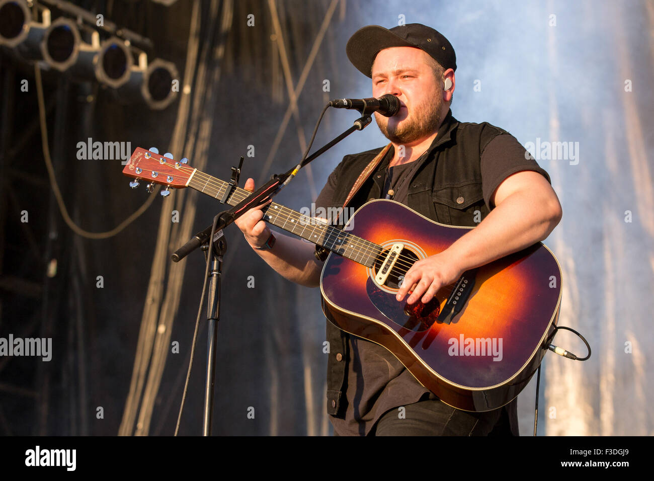 Austin, Texas, USA. 4th Oct, 2015. Musician RAGNAR PORHALLSSON from Of ...