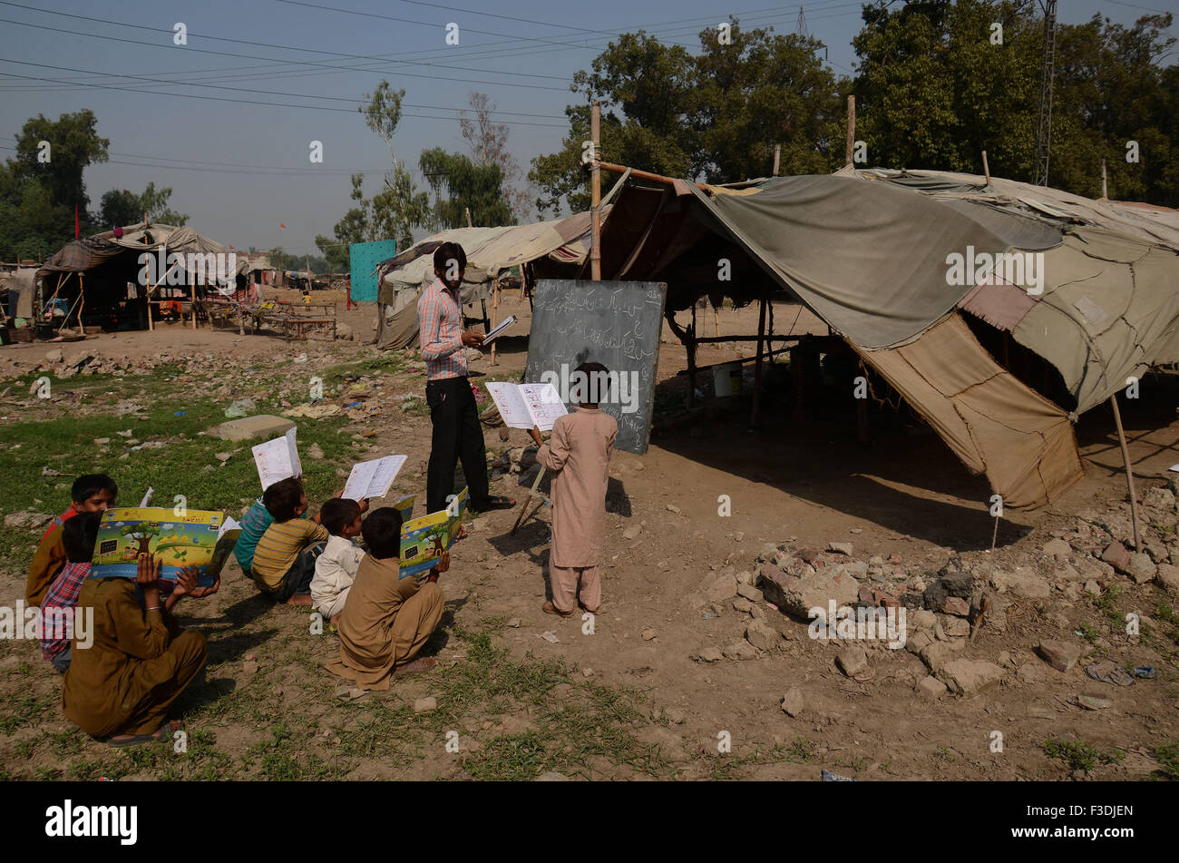Pakistani teacher teaches gypsy students at a home school on the eve of ...