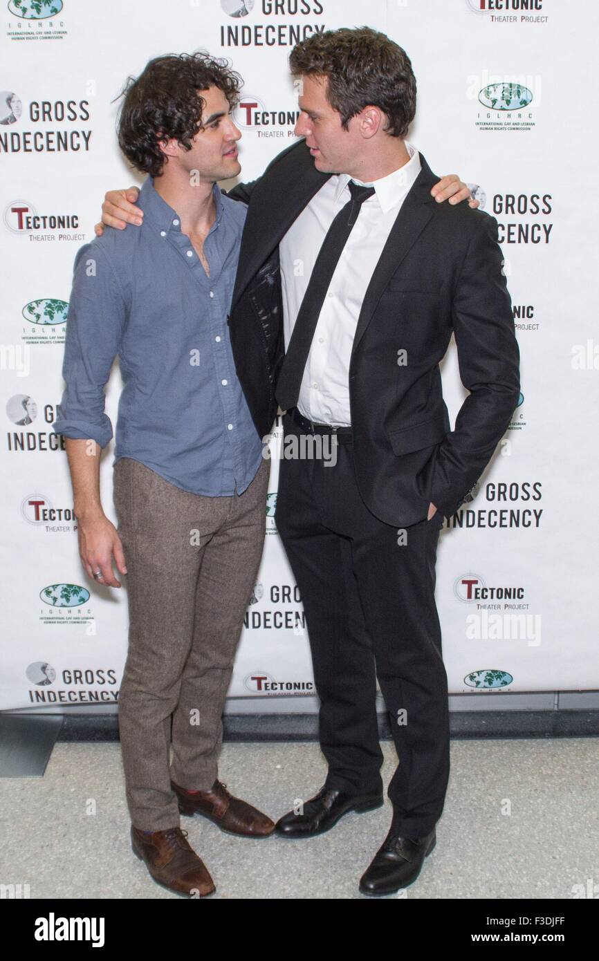 New York, NY, USA. 5th Oct, 2015. Darren Criss, Jonathan Groff in ...