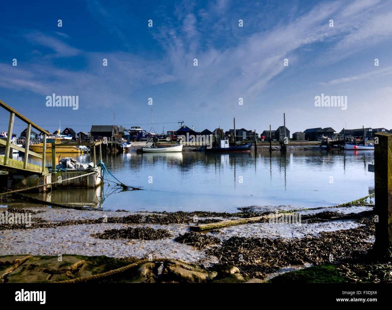 Fishing huts southwold harbour hi-res stock photography and images - Alamy