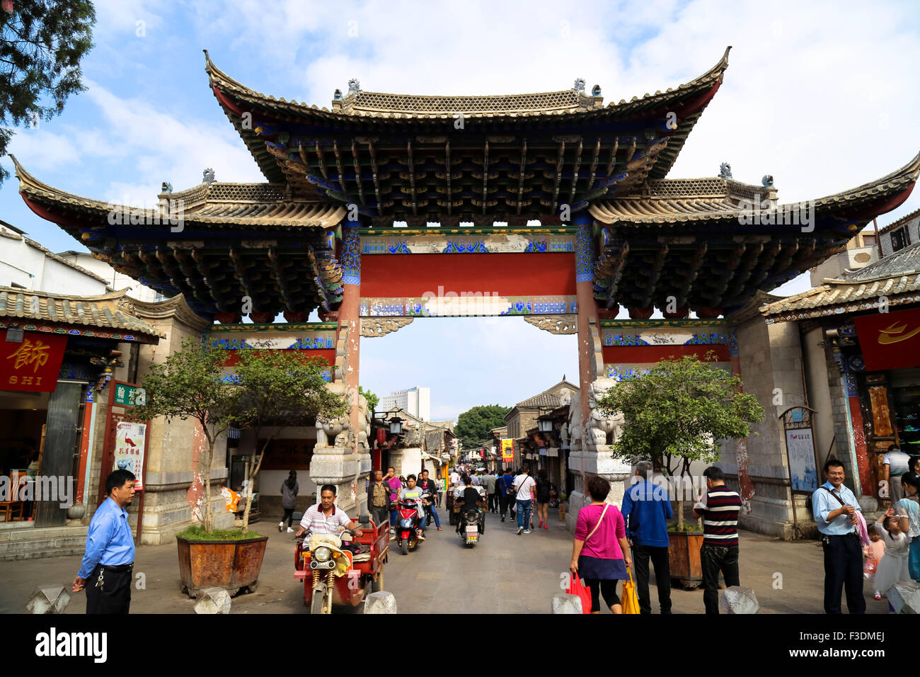 Traditional Chinese Gate Stock Photo - Alamy