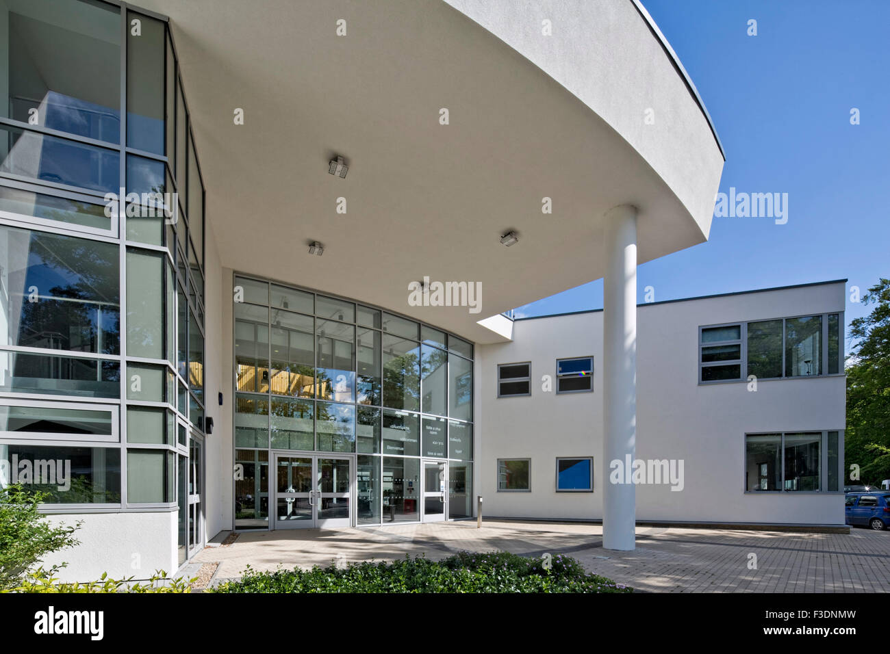 Main entrance building. Skinners Kent Academy in Tunbridge Wells ...