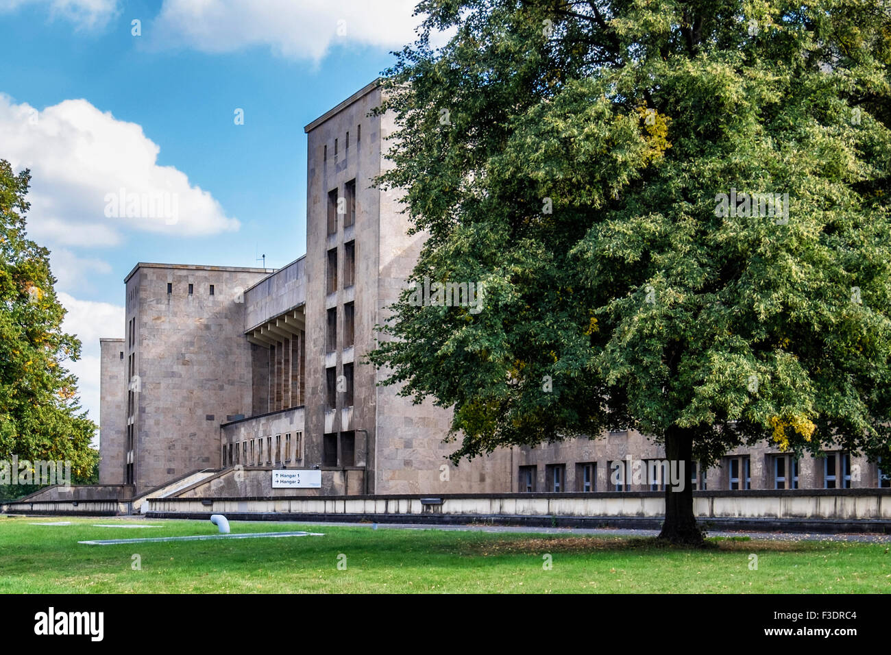Berlin Tempelhof Airport, Flughafen Berlin-Tempelhof historic buildings ...