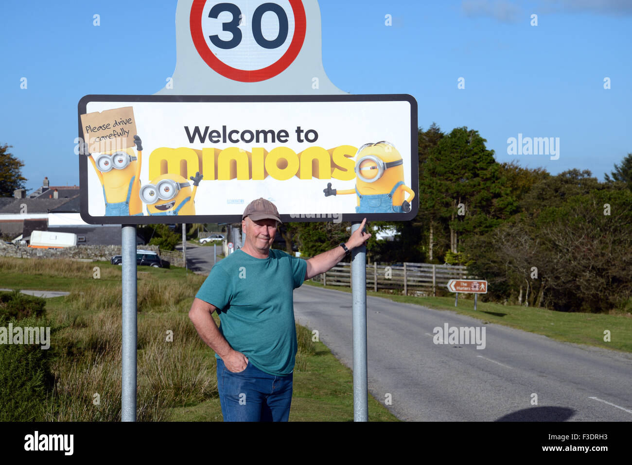 Minions village sign hi-res stock photography and images - Alamy