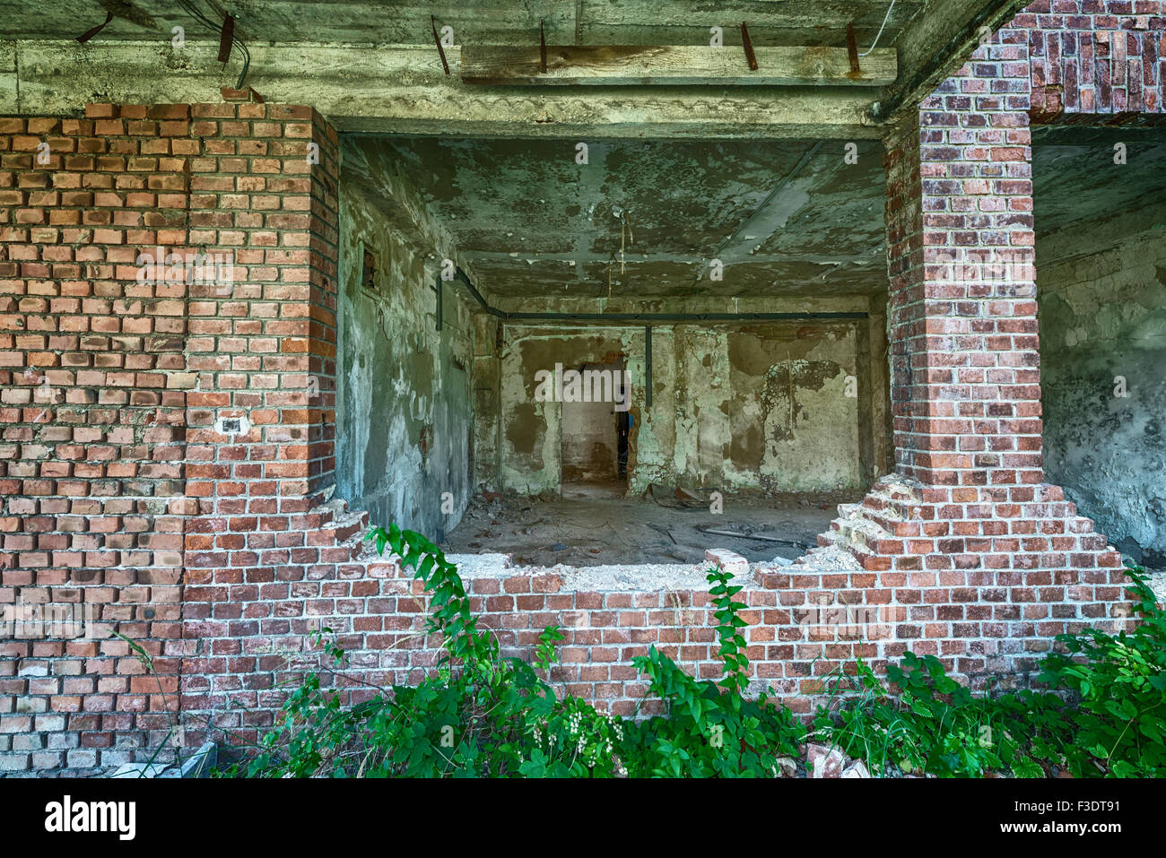 Old ruined building exterior Stock Photo - Alamy