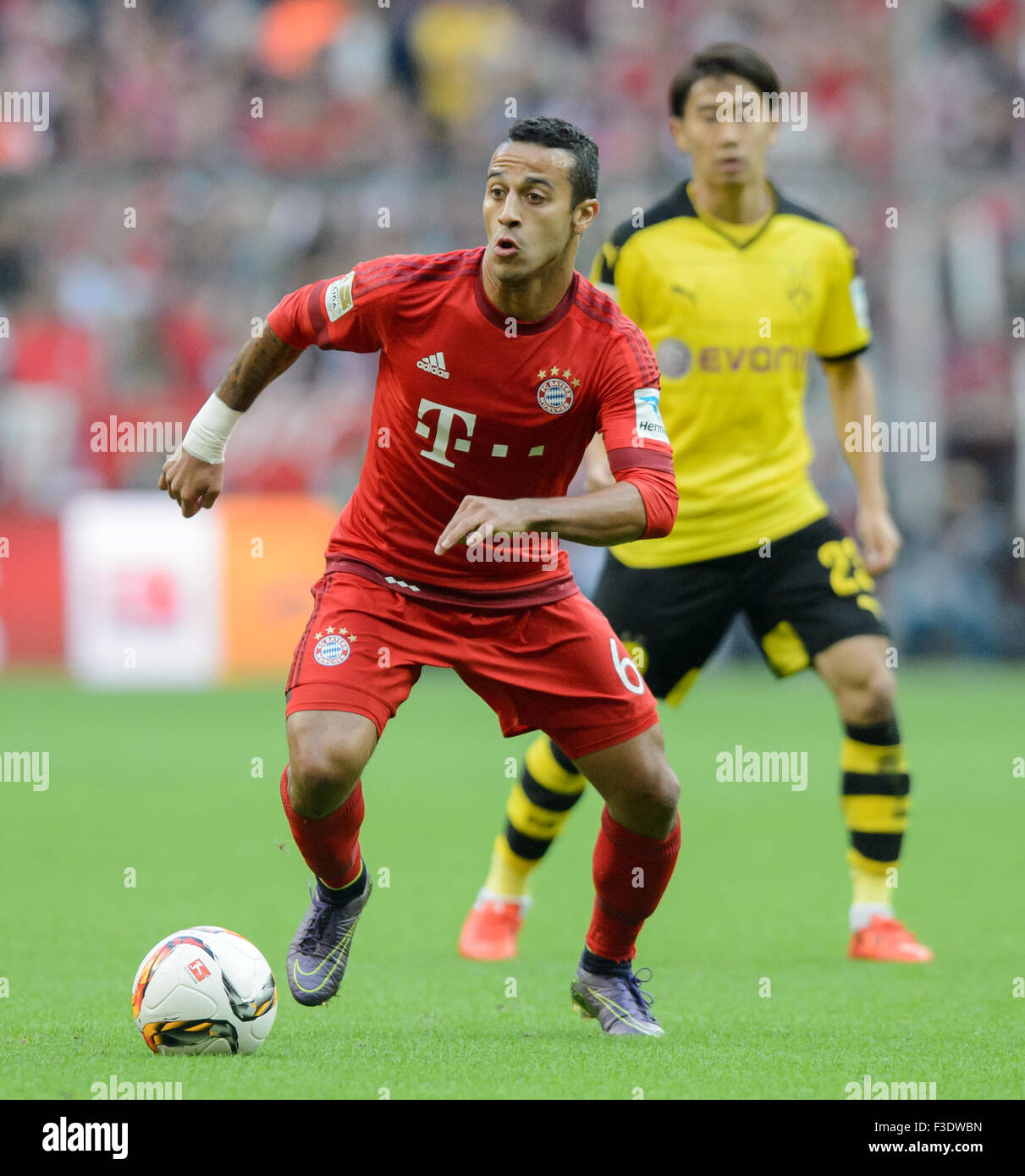 Munich, Germany. 4th Oct, 2015. Munich's Thiago Alcantara in action ...