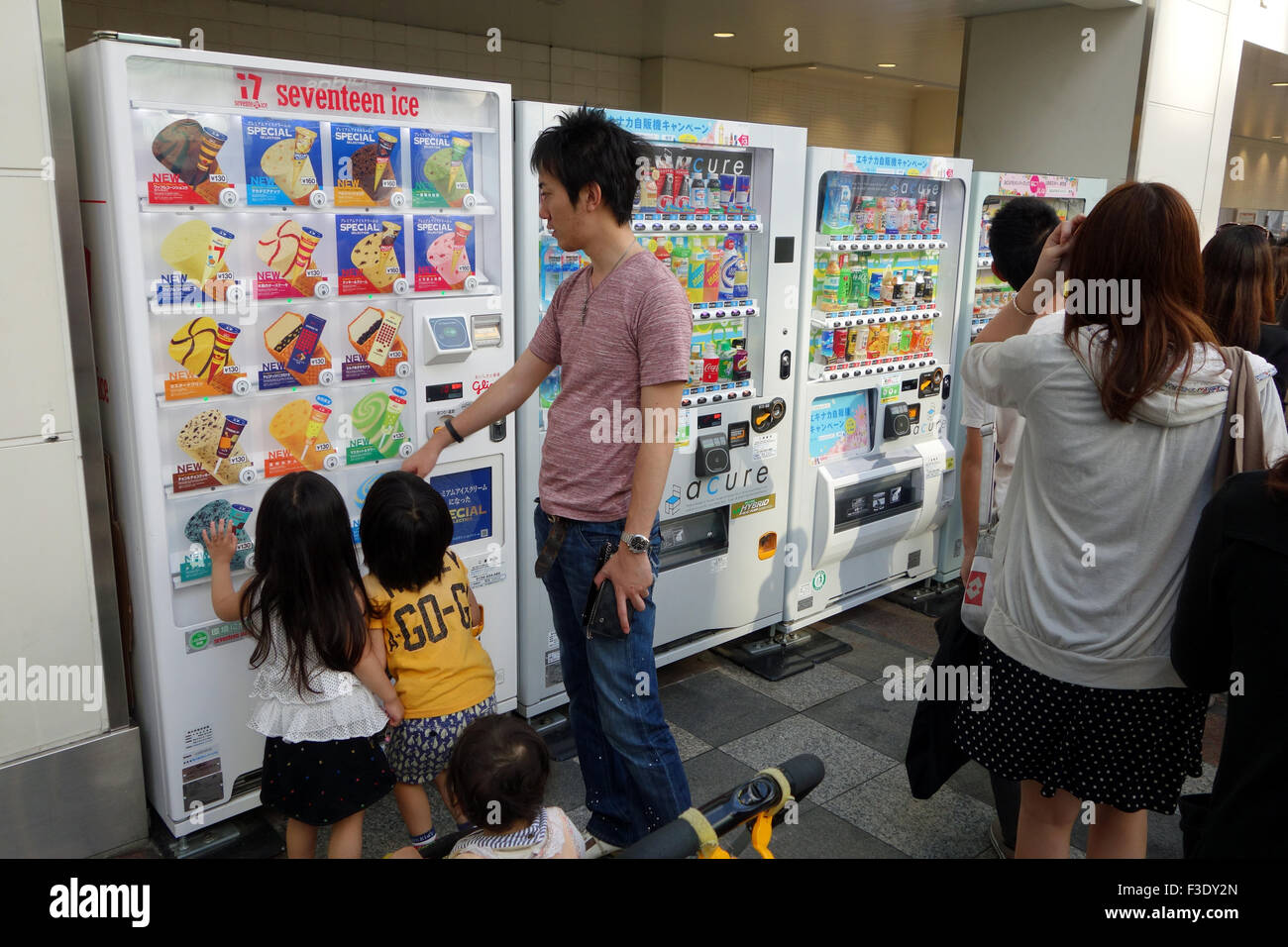 Japanese ice cream vending hi-res stock photography and images - Alamy