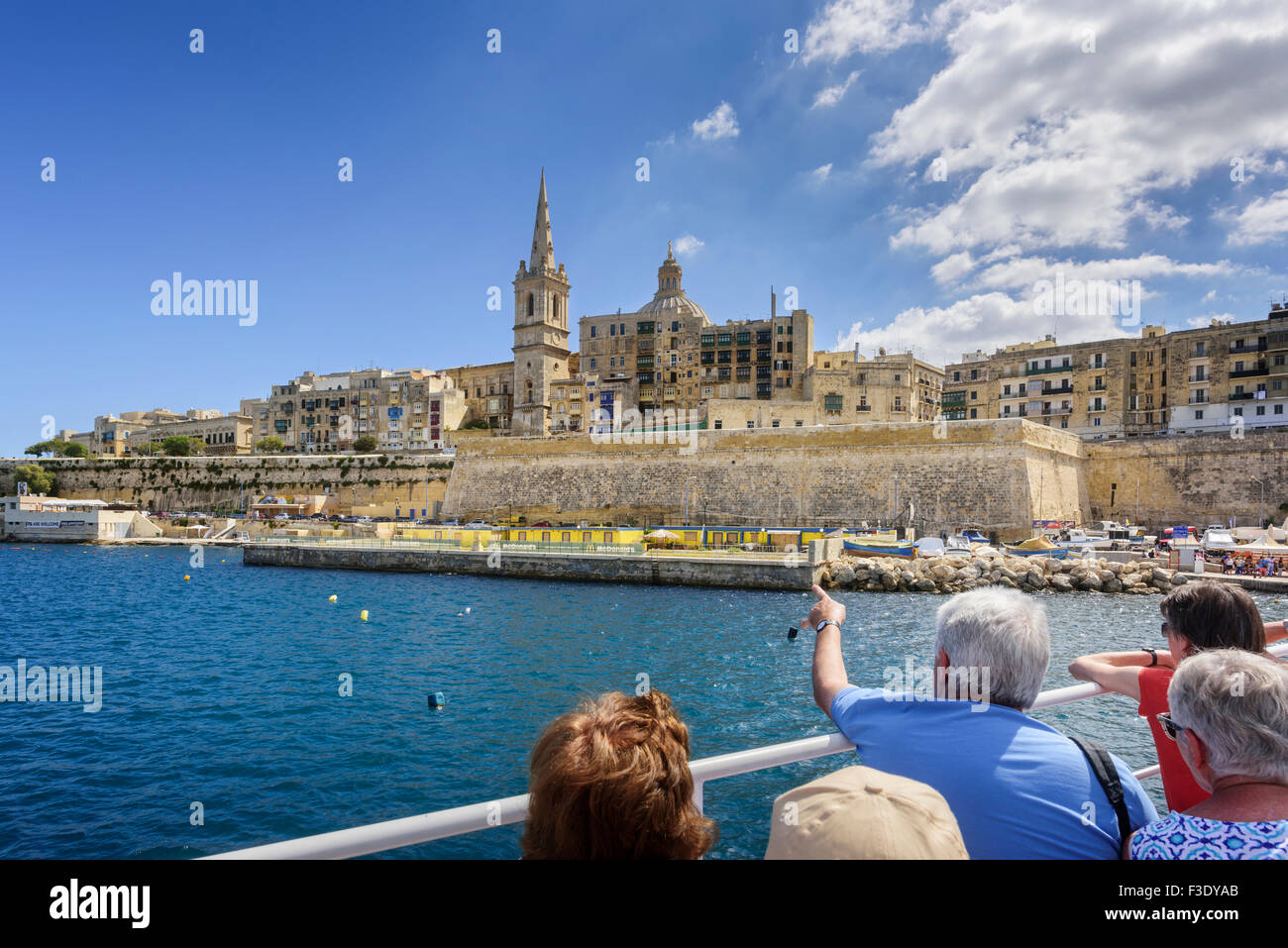 Valletta ferry hi-res stock photography and images - Alamy