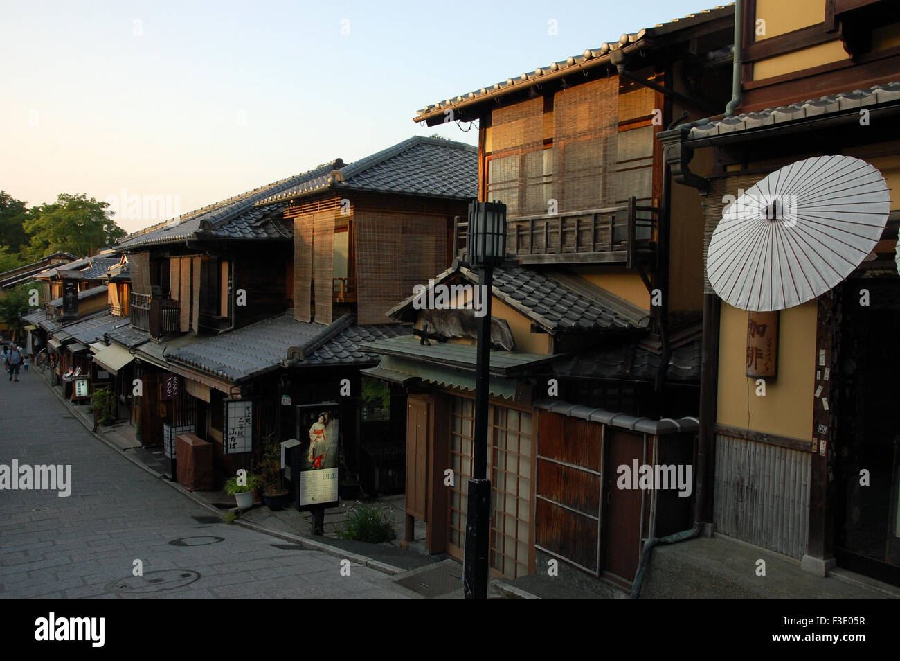 Traditional japanese house kyoto hi-res stock photography and images ...