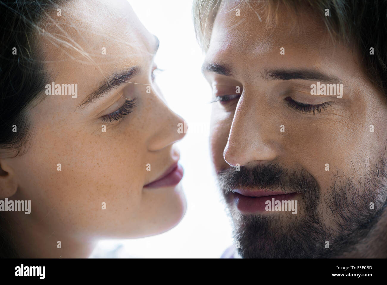 Couple eye contact face to face hi-res stock photography and images - Alamy