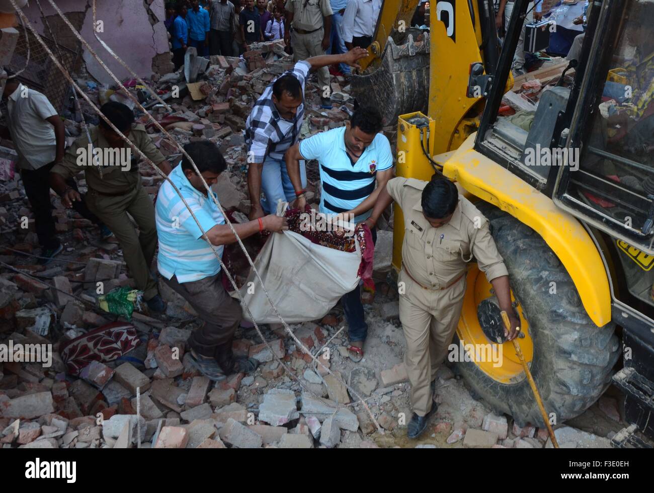 Bomb blast dead bodies hi-res stock photography and images - Alamy