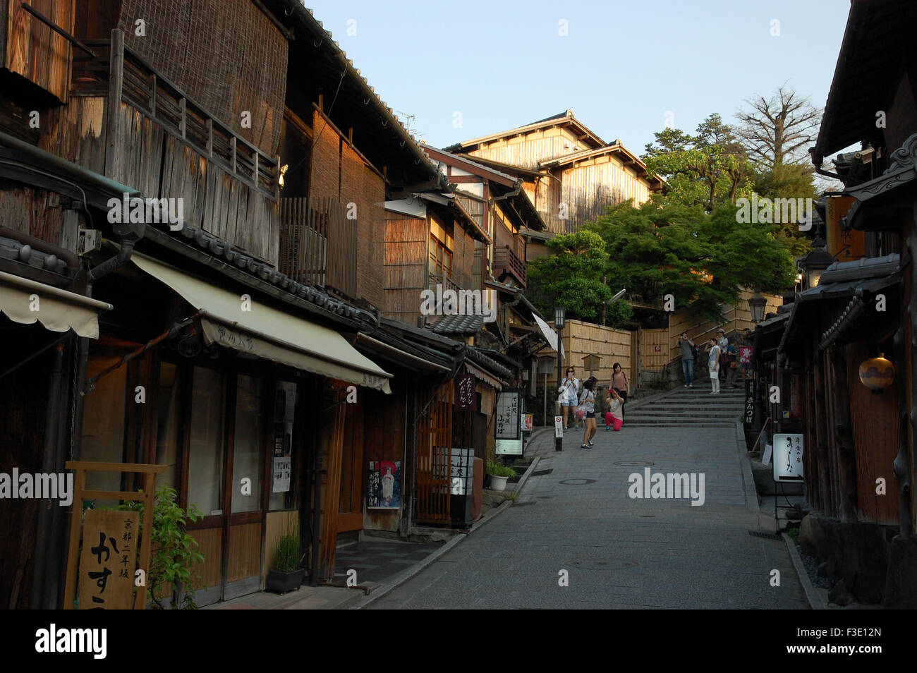 Traditional japanese house kyoto hi-res stock photography and images ...