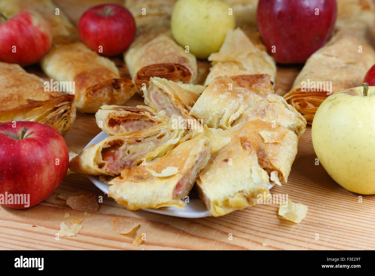 Apple strudel hi-res stock photography and images - Alamy